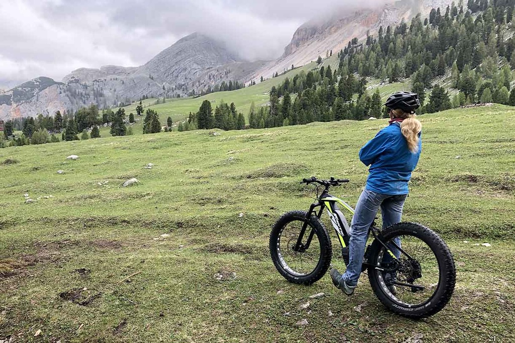 Escursione in E-Bike a Forcella Lerosa - Dolomiti SkiRock