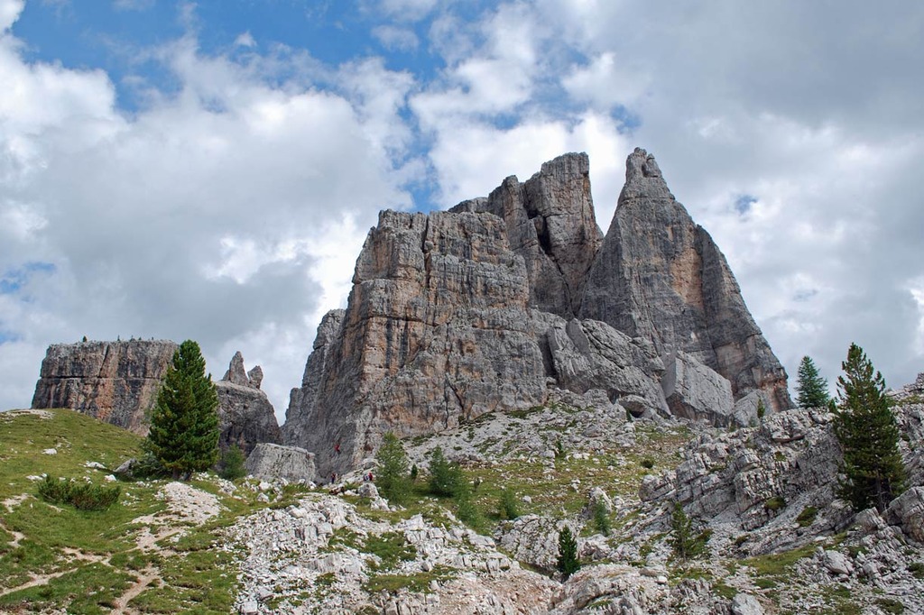Sports and Excursions on the Cinque Torri - Dolomiti SkiRock